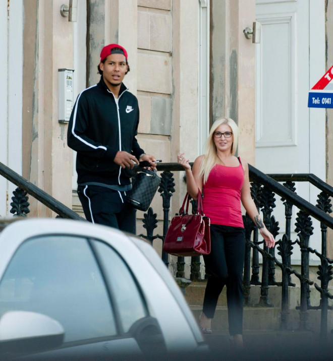 Ngôi sao Liverpool từng bỏ vợ để đá cặp với nữ diễn viên 'phim người lớn'