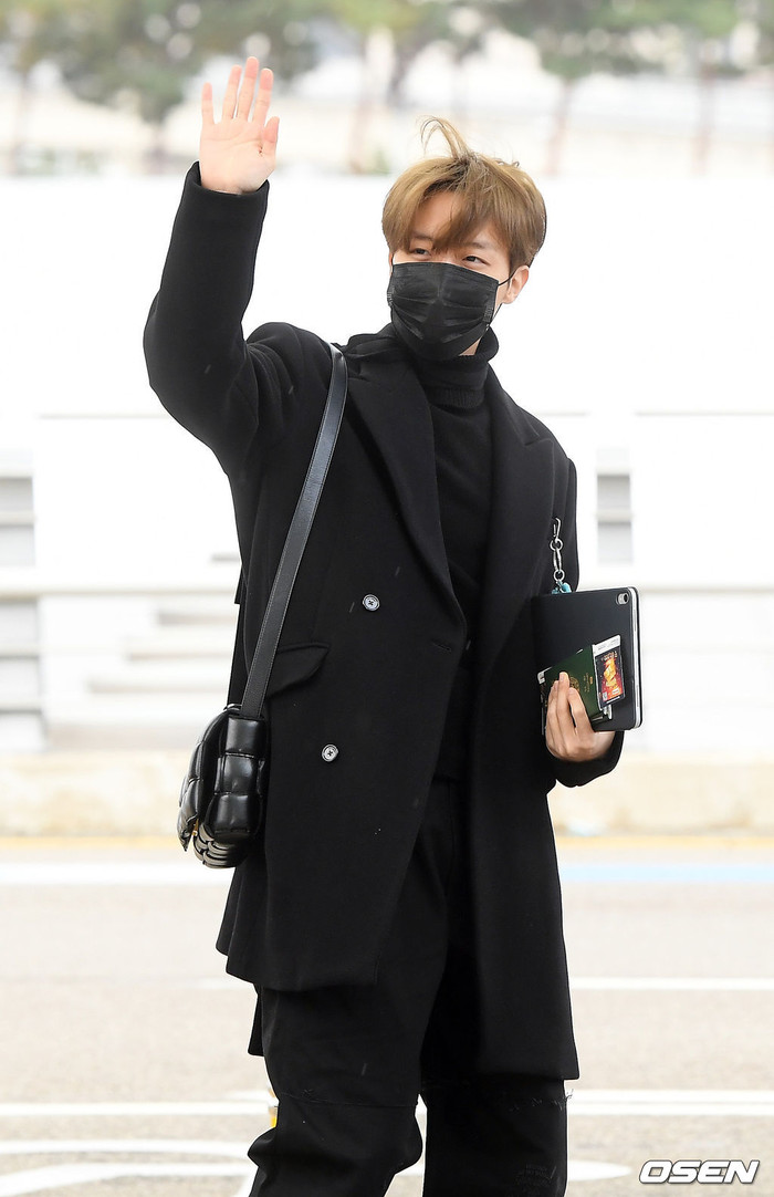 'MAMA 2019': Hueng Kai (TXT) trượt ngã, BTS đọ mặt mộc Got7, Seventeen