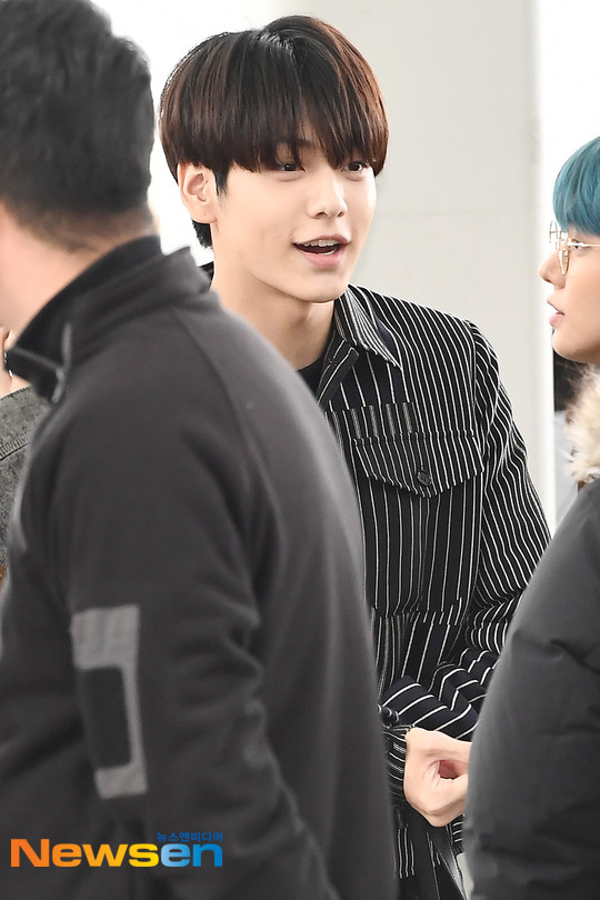 'MAMA 2019': Hueng Kai (TXT) trượt ngã, BTS đọ mặt mộc Got7, Seventeen