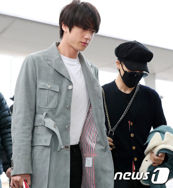 'MAMA 2019': Hueng Kai (TXT) trượt ngã, BTS đọ mặt mộc Got7, Seventeen