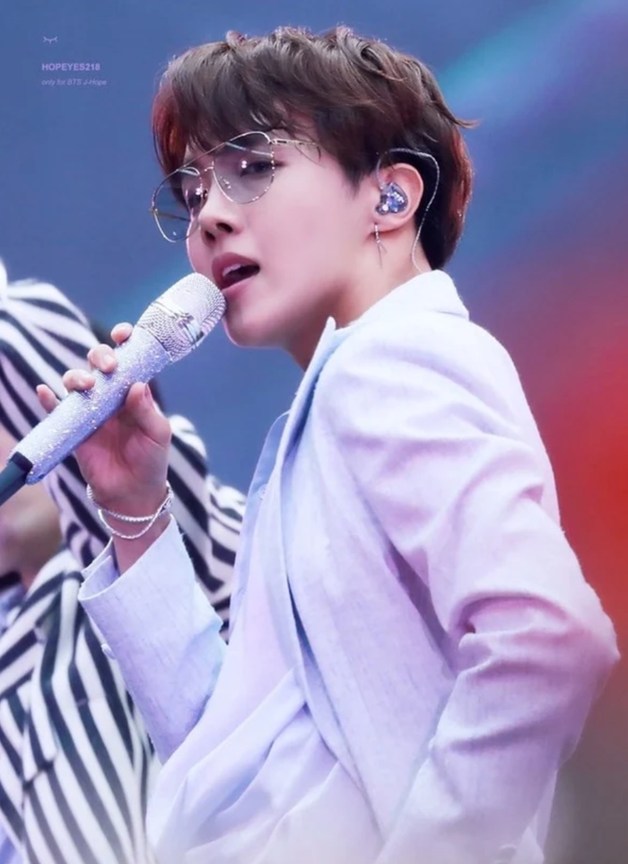 Bật mí tính cách của BTS đằng sau việc lựa chọn màu sắc micro