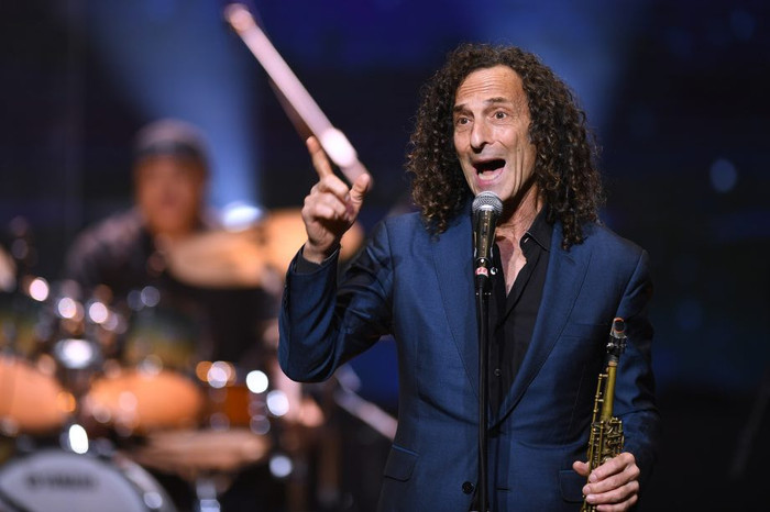 Huyền thoại Saxophone Kenny G giao lưu với khán giả bằng tiếng Việt ...