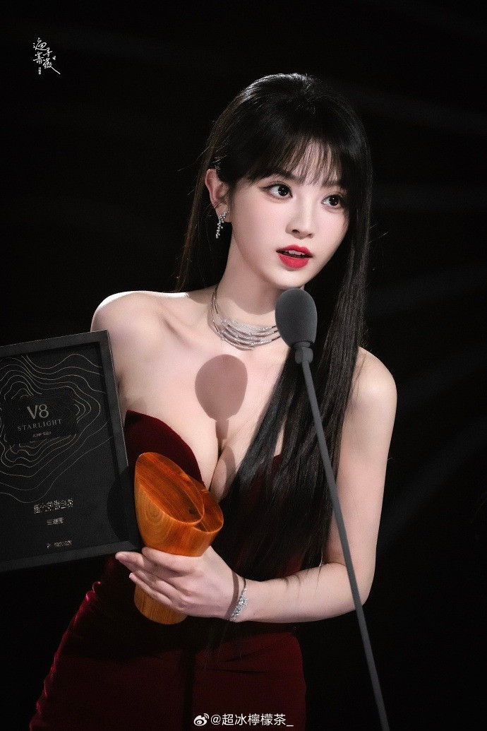 Body bốc lửa của nữ diễn viên được ví như 'búp bê sống' Cbiz - Saostar.vn