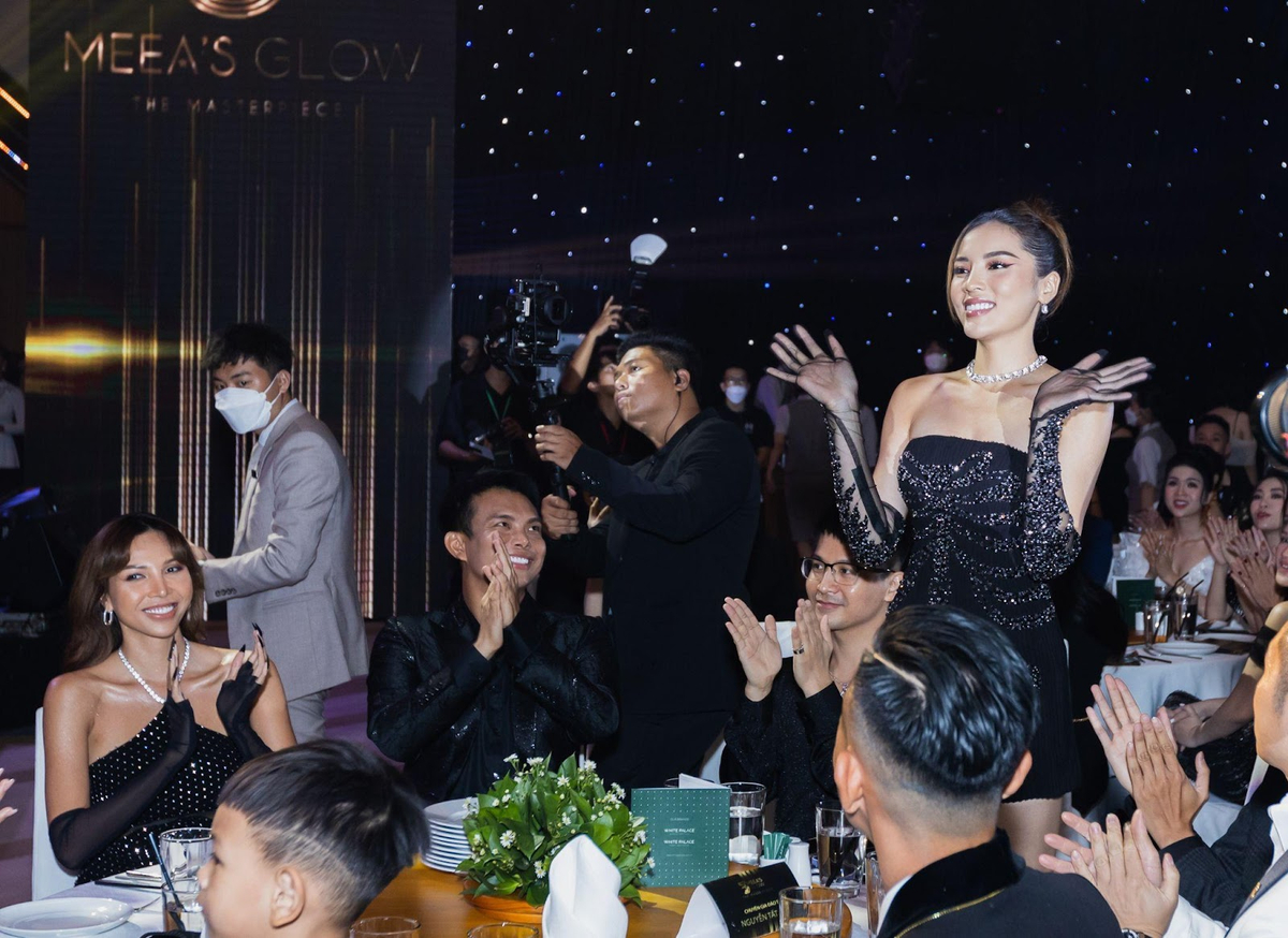 'Mc 3000 chữ' xinh như nữ thần trong sự kiện Meea's Glow - Saostar.vn